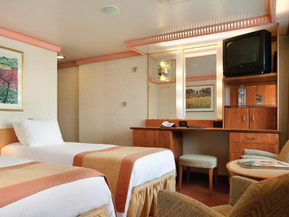 Carnival Valor Photos on iCruise.com