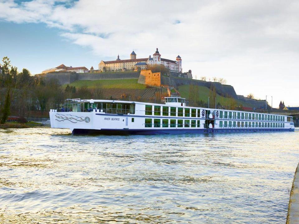 Super Ship Beatrice Photos on iCruise.com