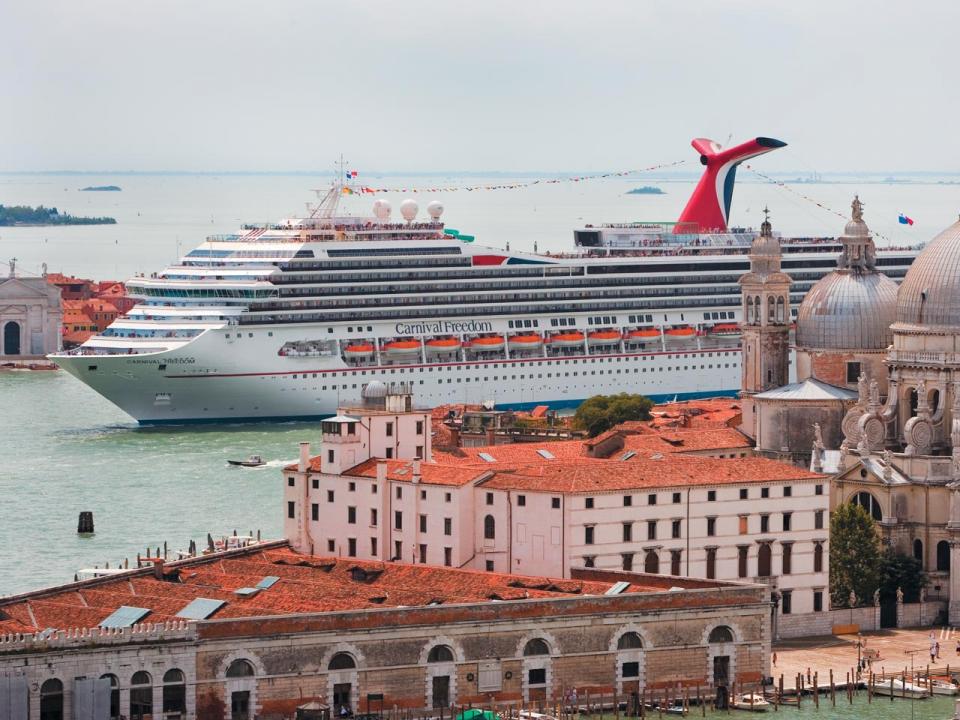 Carnival Freedom Photos on iCruise.com