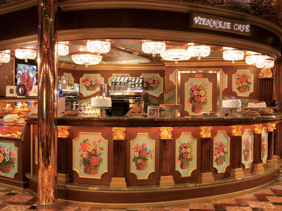 Carnival Freedom Photos on iCruise.com