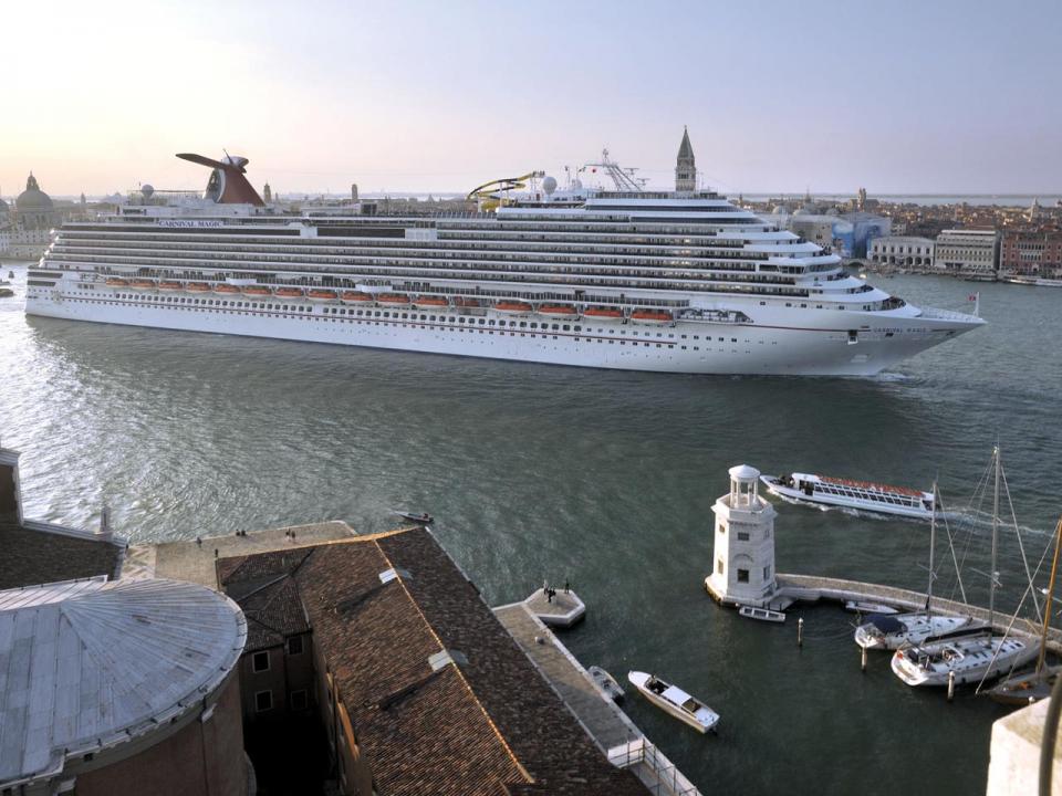 Carnival Magic Photos on iCruise.com