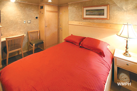 Safari Quest Cabin B2 - Category CMN - Commander Stateroom B2 on ...