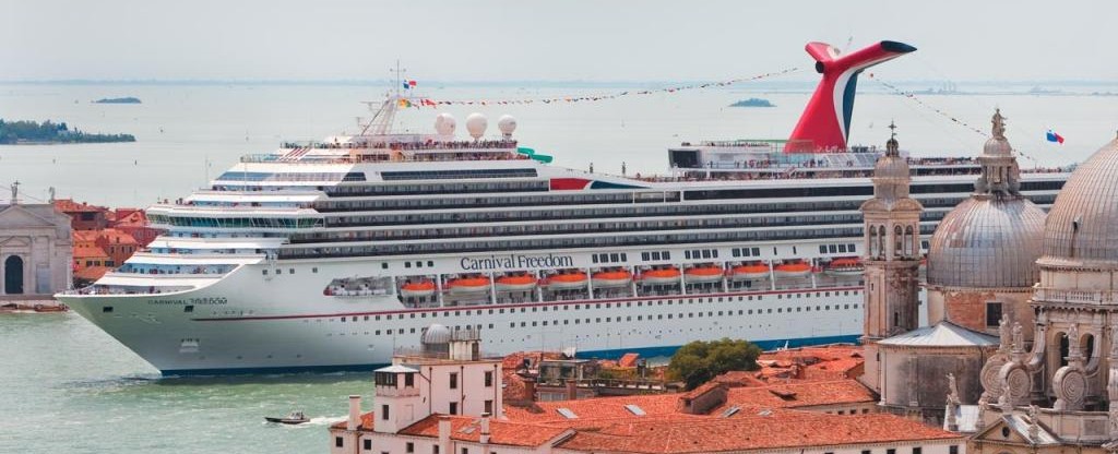 Carnival Freedom Cruise Ship - Carnival Cruises Carnival Freedom on ...